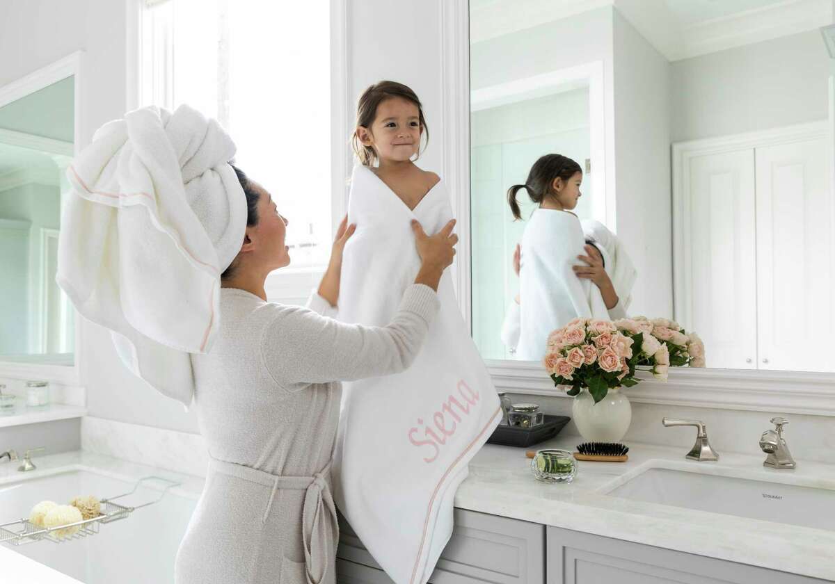 This Houston mother-daughter duo wants you to have better bedding