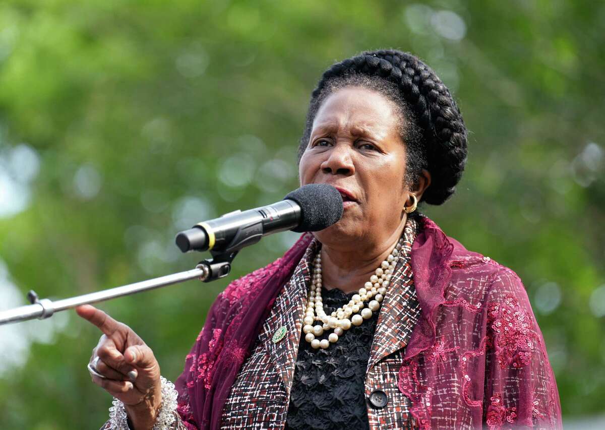 March against HISD takeover builds on Latino activists' legacy