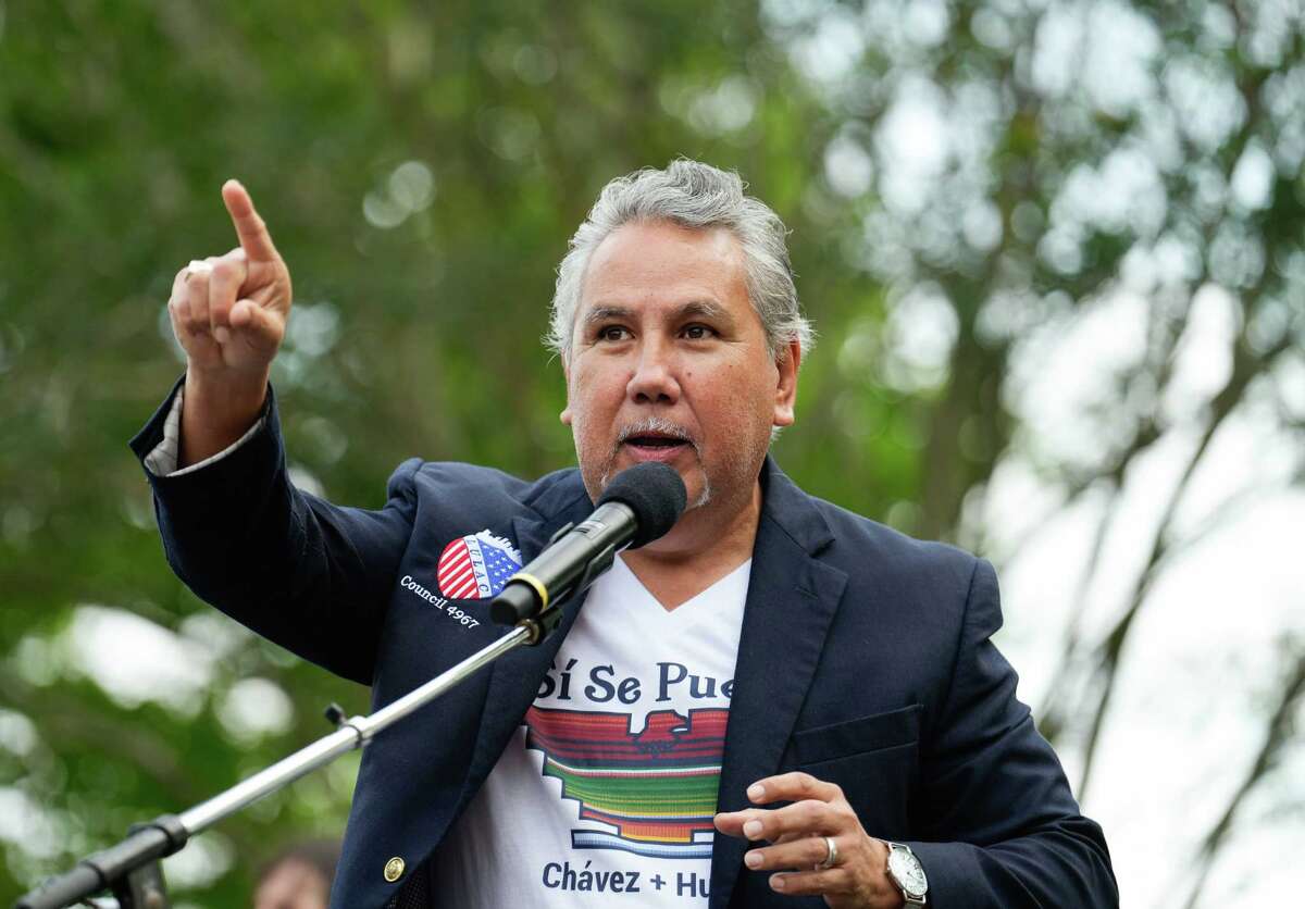 March against HISD takeover builds on Latino activists' legacy