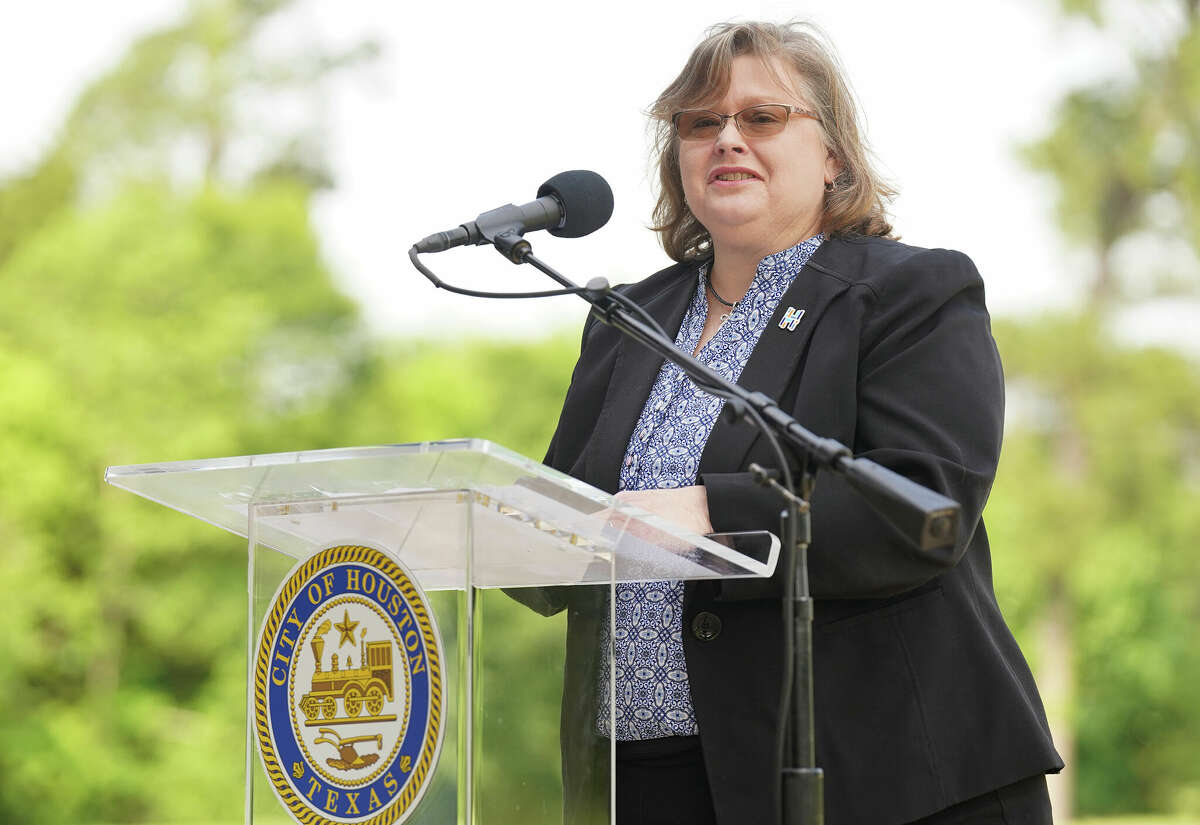 Houston works to hold floodwaters at Inwood golf course after Harvey