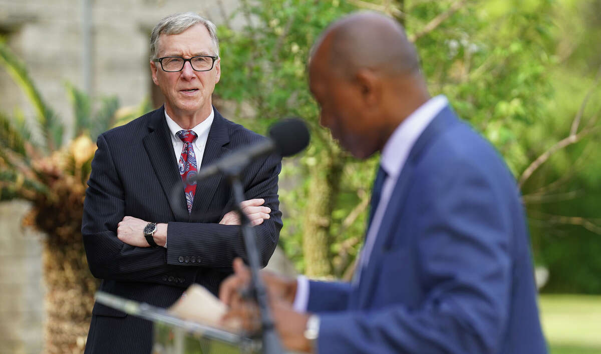 Houston works to hold floodwaters at Inwood golf course after Harvey