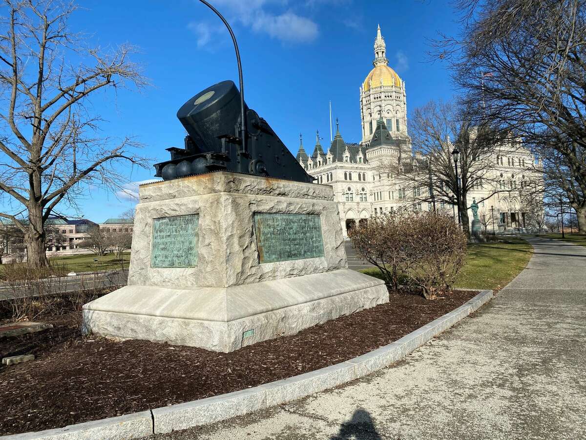 Adding statues to CT Capitol clears first legislative hurdle