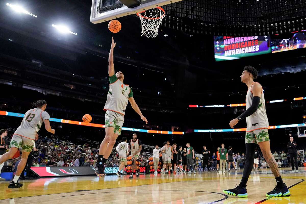 Final Four: CBS' Jim Nantz honored before final championship call