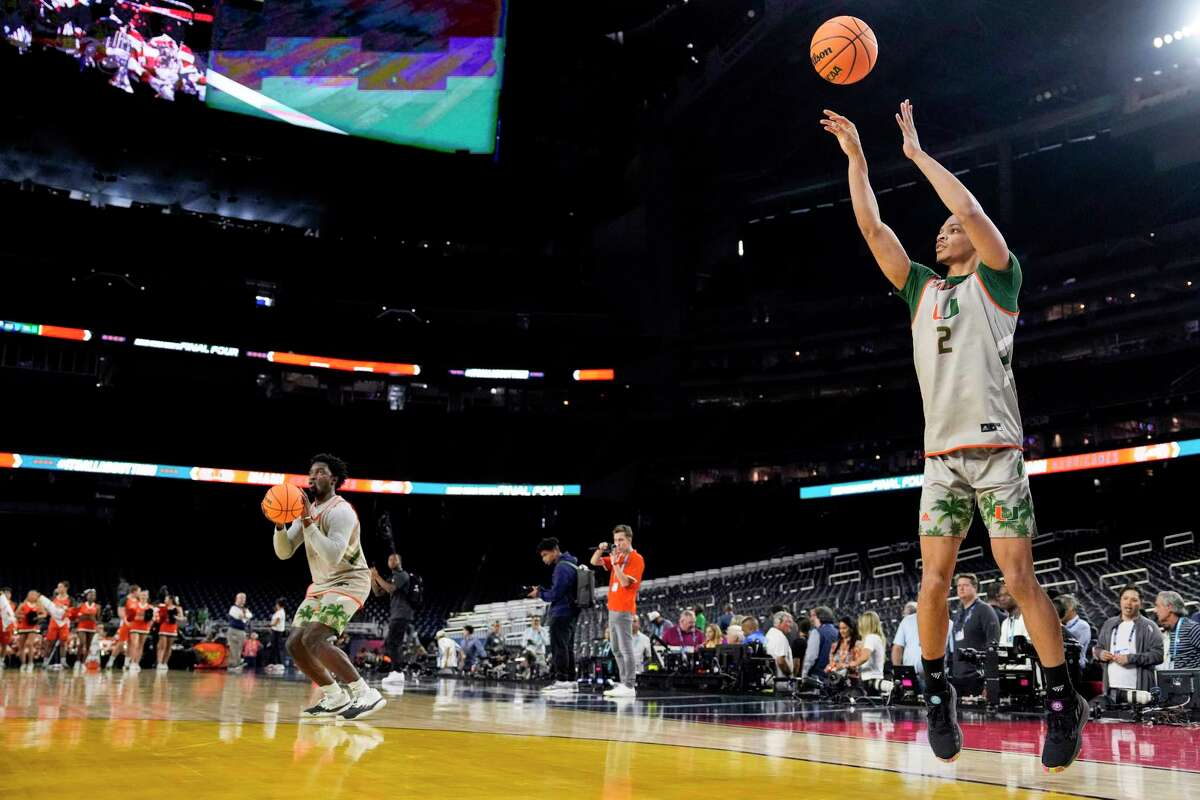 Final Four: CBS' Jim Nantz honored before final championship call