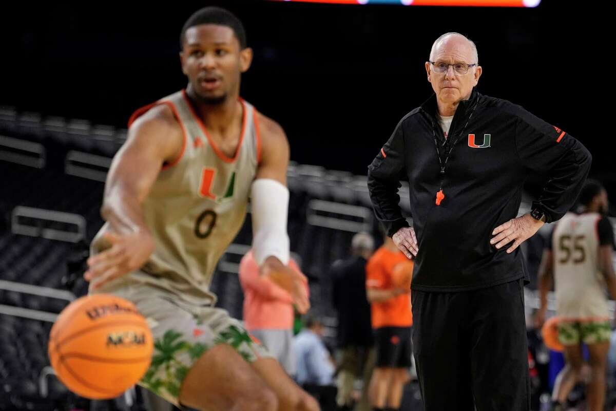 Final Four: CBS' Jim Nantz honored before final championship call
