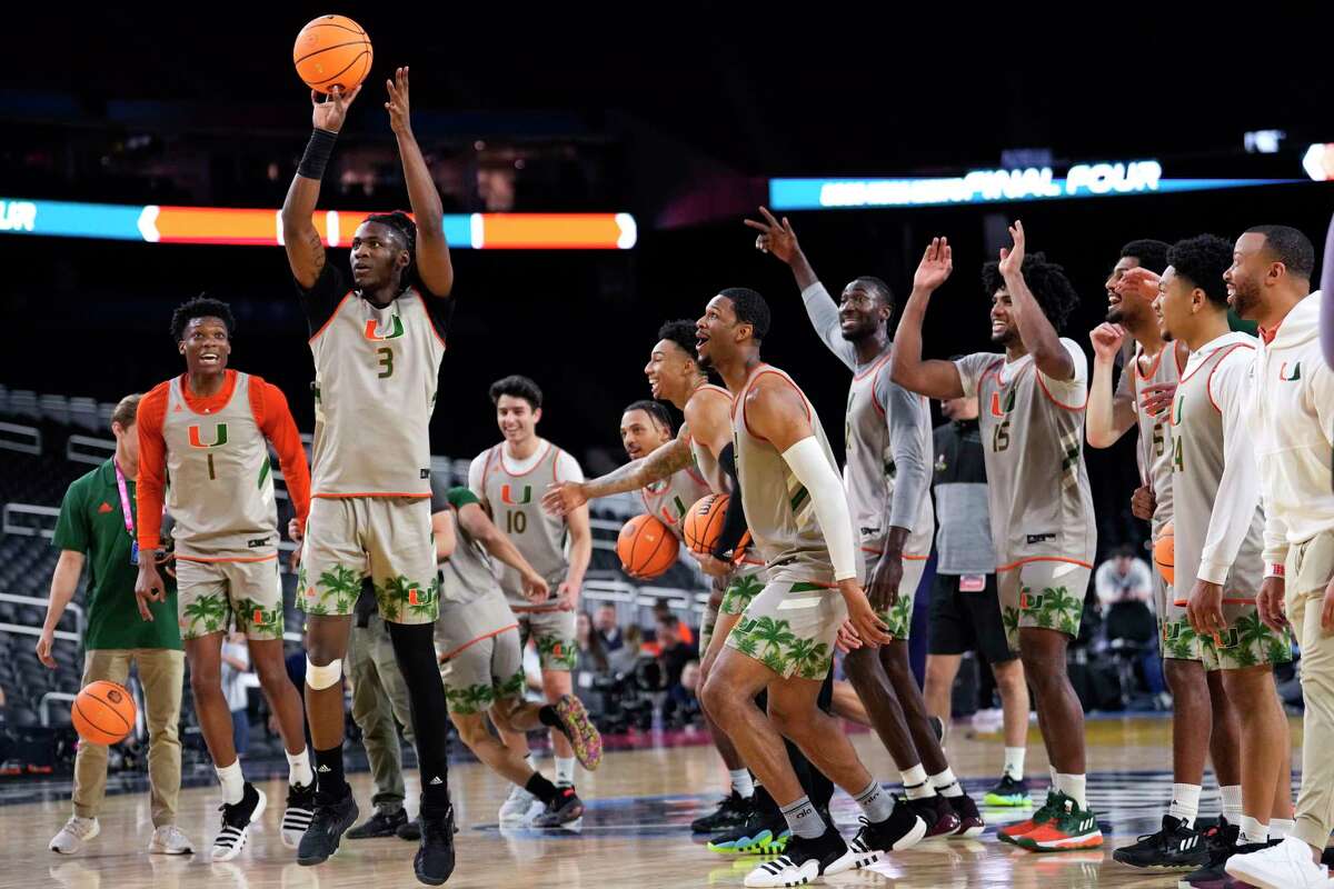 Final Four: CBS' Jim Nantz honored before final championship call