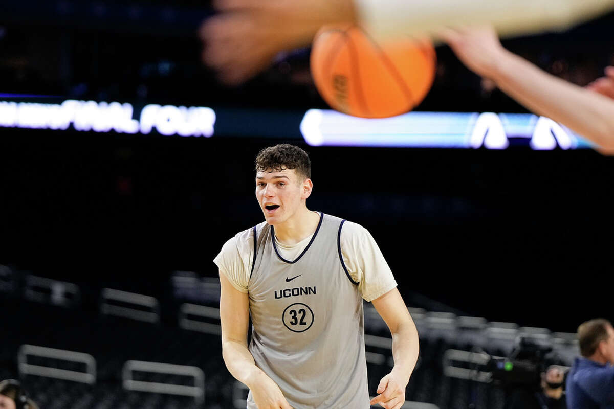 UConn's Donovan Clingan honoring late mother at Final Four