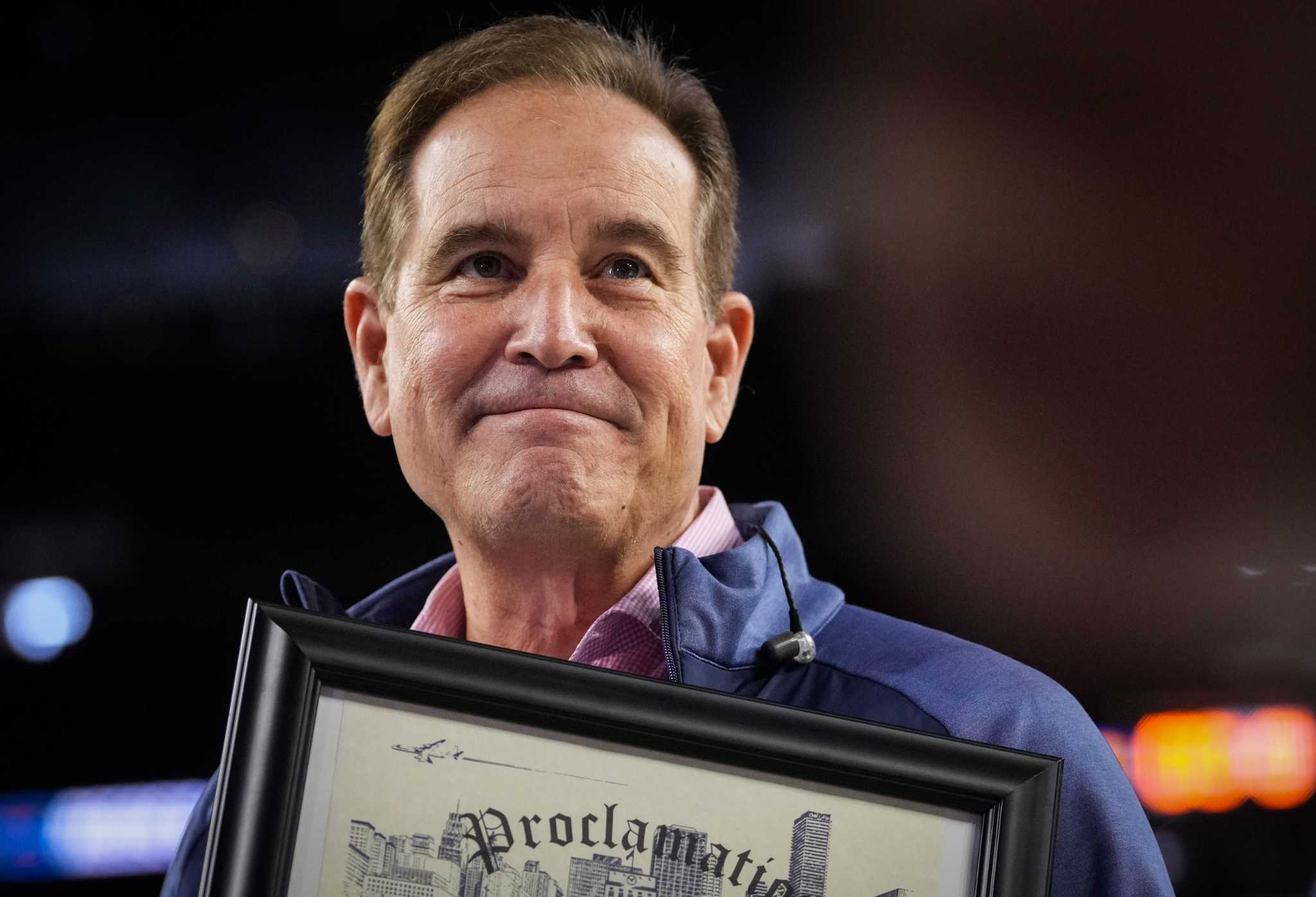 Final Four: CBS' Jim Nantz honored before final championship call