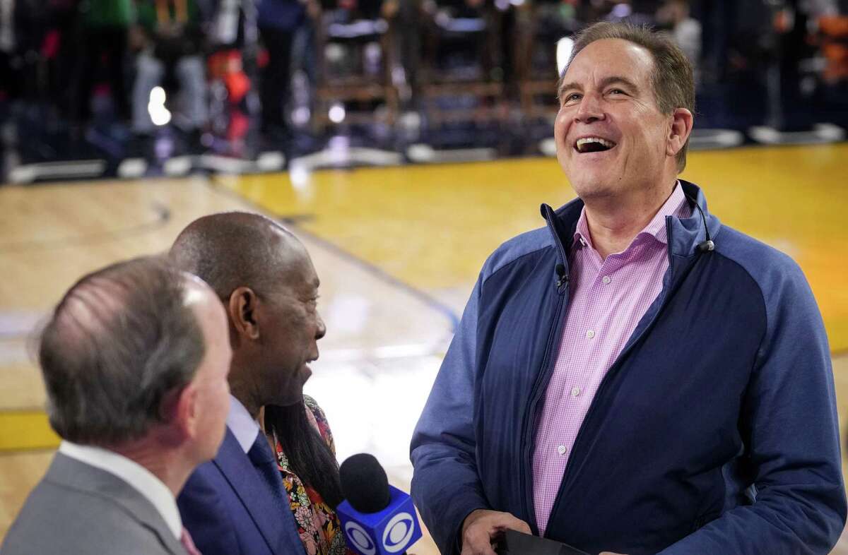 Final Four: CBS' Jim Nantz honored before final championship call