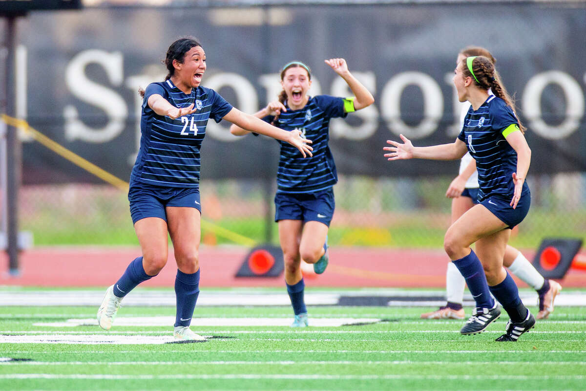 Kingwood Mustangs advance to Region III-6A soccer tournament