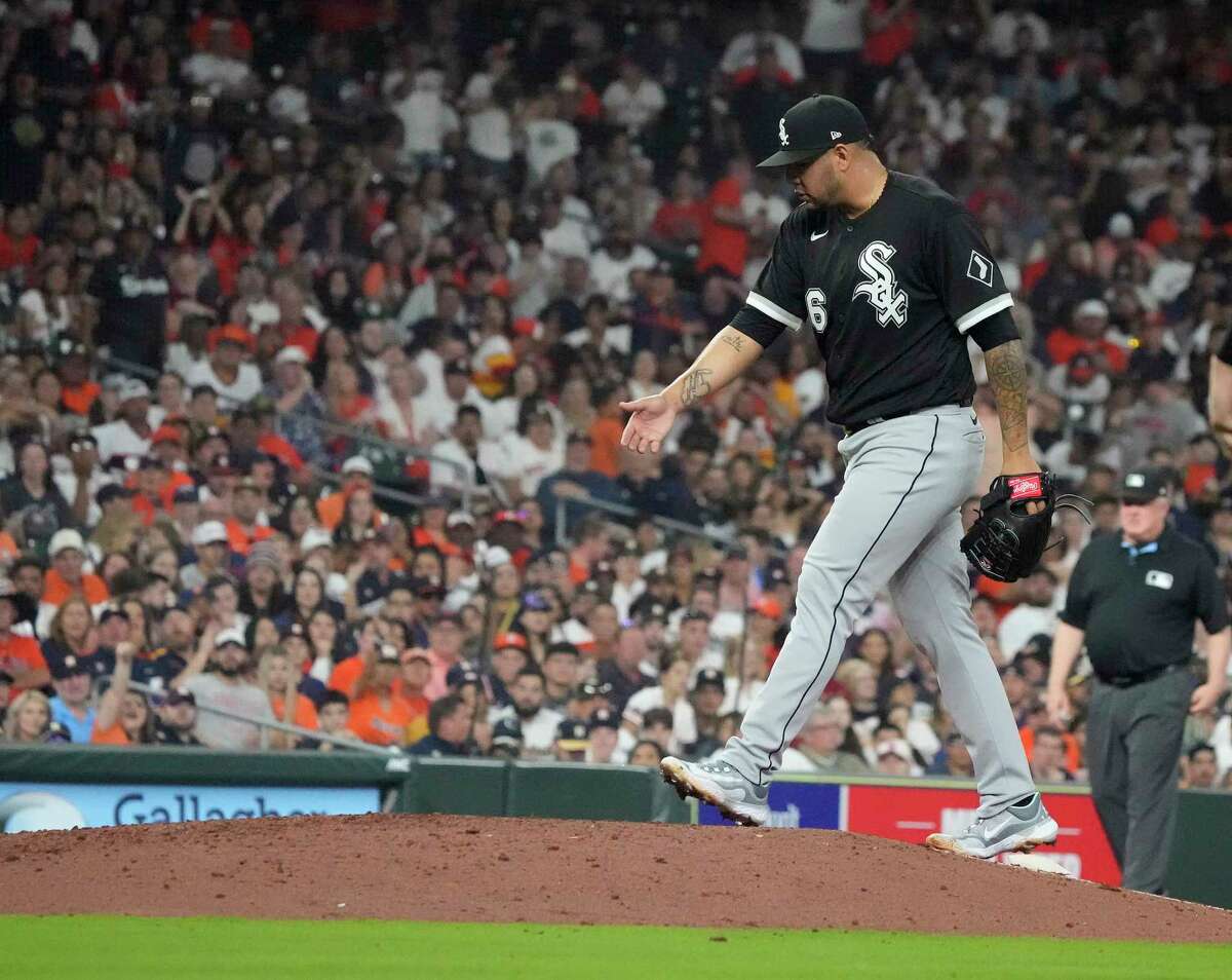 Houston Astros top Chicago White Sox, pick up first win of season