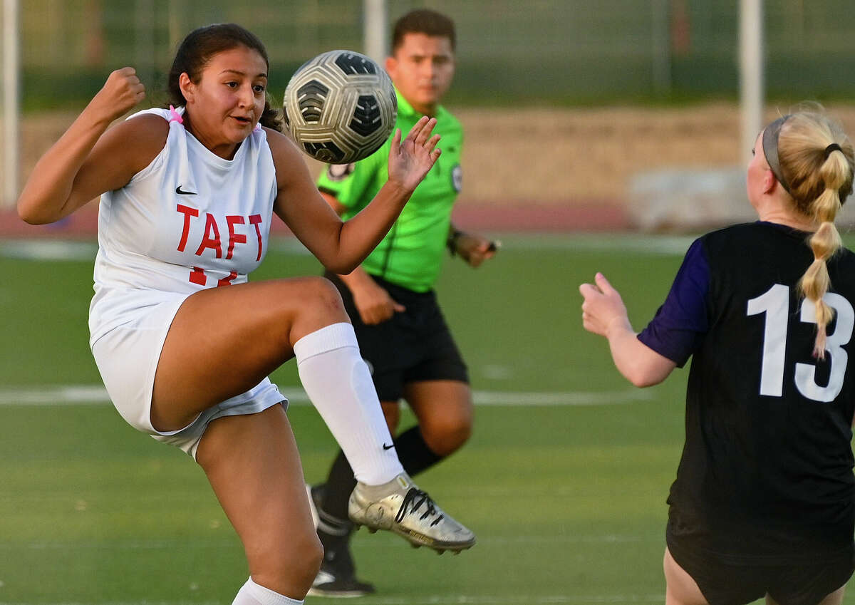 Second-half surge lifts Taft over Warren in 6A girls soccer quarters