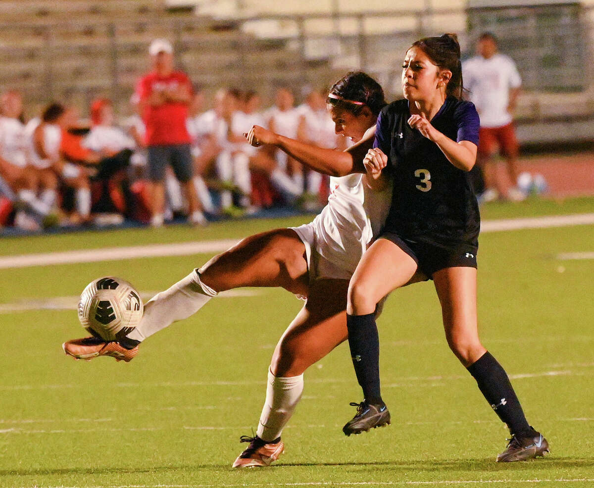 Second-half surge lifts Taft over Warren in 6A girls soccer quarters