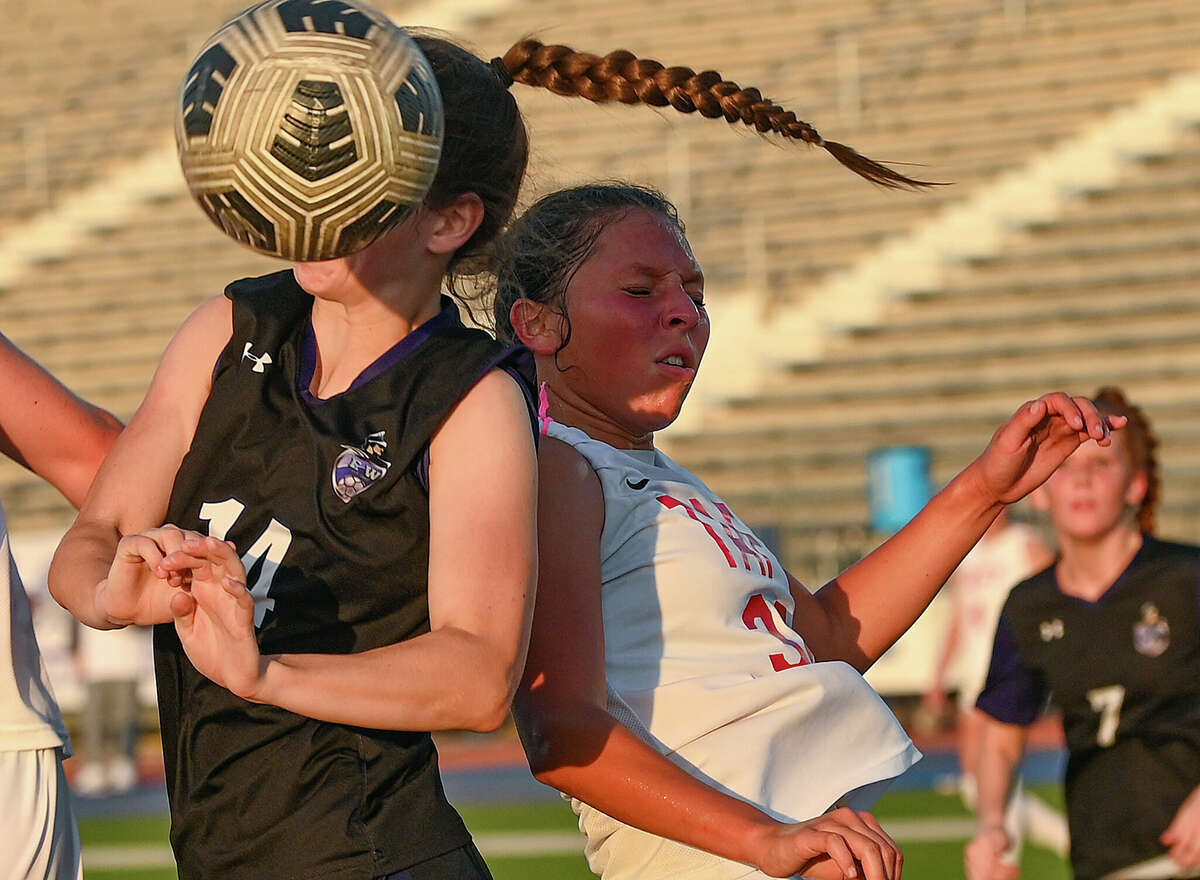 Second-half surge lifts Taft over Warren in 6A girls soccer quarters