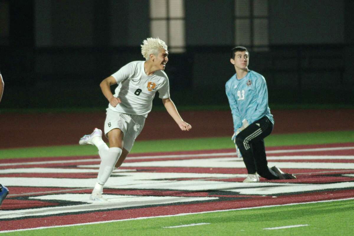 Dobie Longhorns roll into Region 3-6A boys soccer tournament