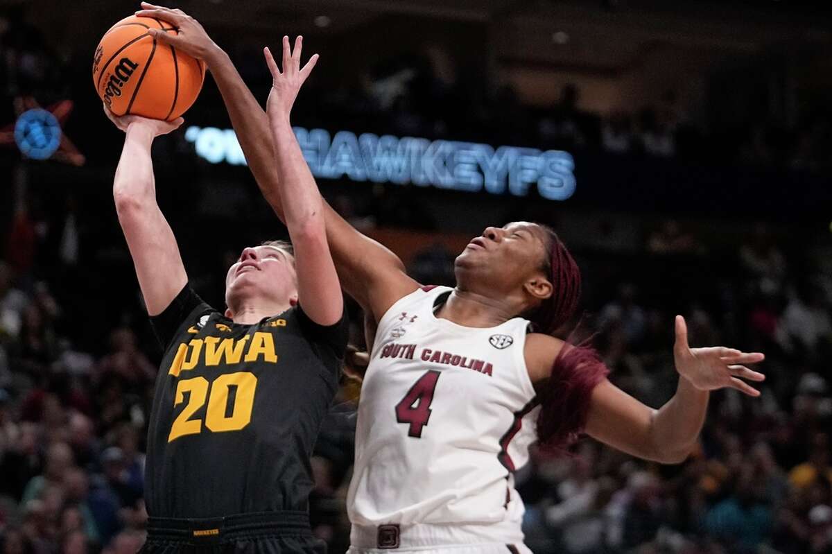 '(She's) n emotional leader': Martin, Hawkeyes stun Gamecocks in semis