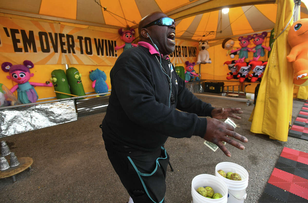 South Texas State Fair gamers really do give a prize every time