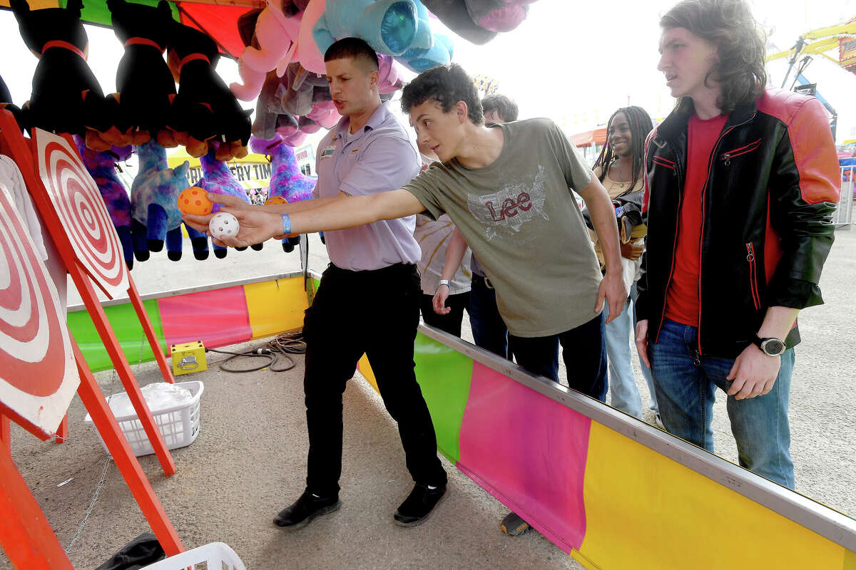 South Texas State Fair gamers really do give a prize every time