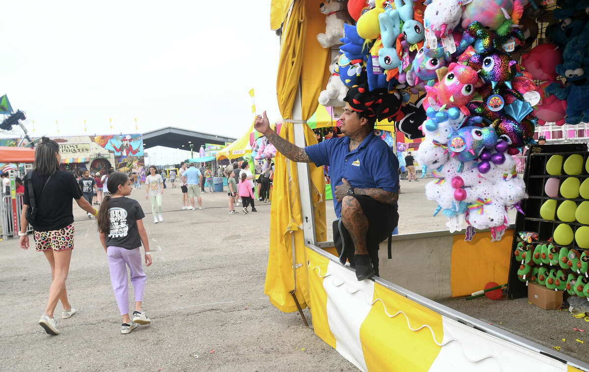 South Texas State Fair gamers really do give a prize every time