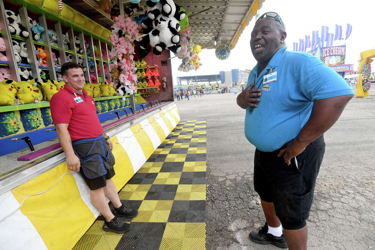 South Texas State Fair gamers really do give a prize every time