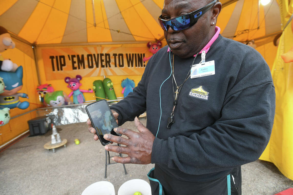 South Texas State Fair gamers really do give a prize every time