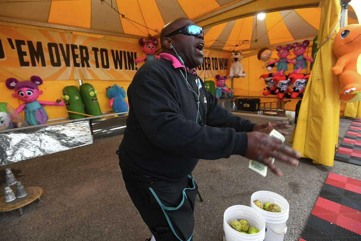 South Texas State Fair gamers really do give a prize every time