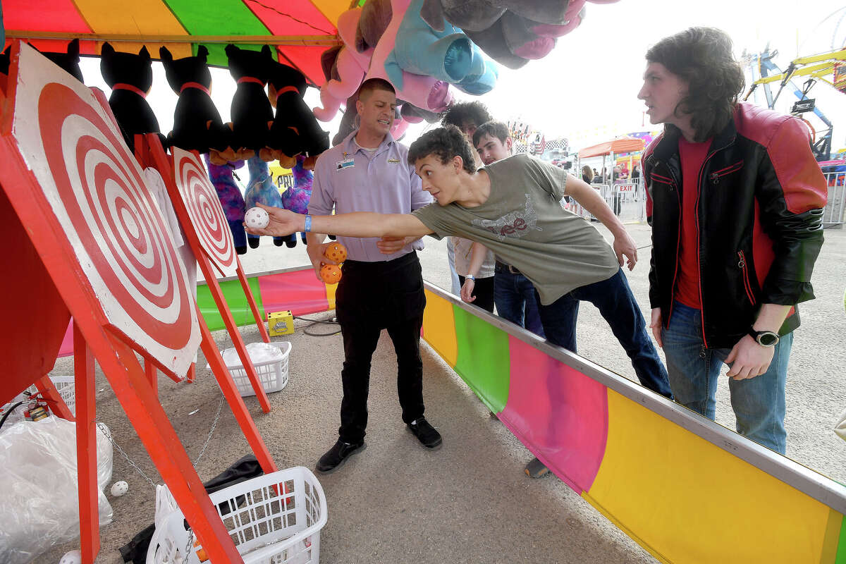 South Texas State Fair gamers really do give a prize every time