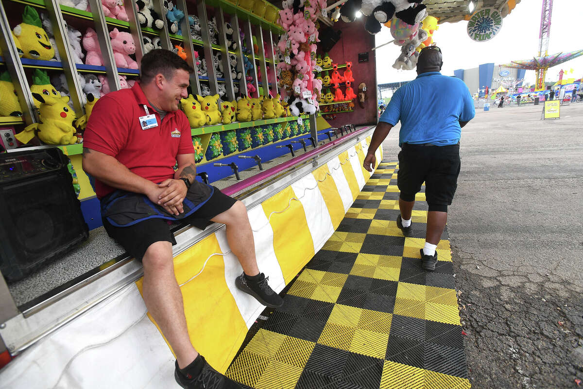 South Texas State Fair gamers really do give a prize every time