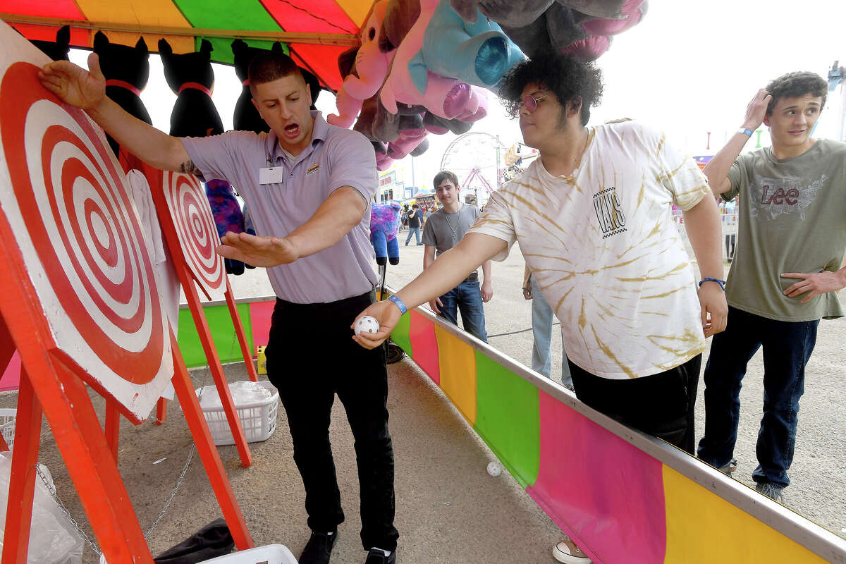 South Texas State Fair gamers really do give a prize every time