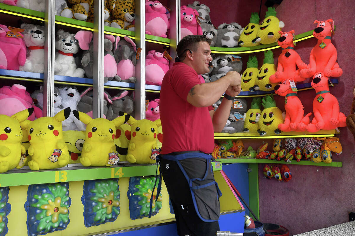 South Texas State Fair gamers really do give a prize every time