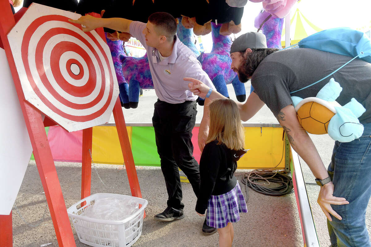 South Texas State Fair gamers really do give a prize every time