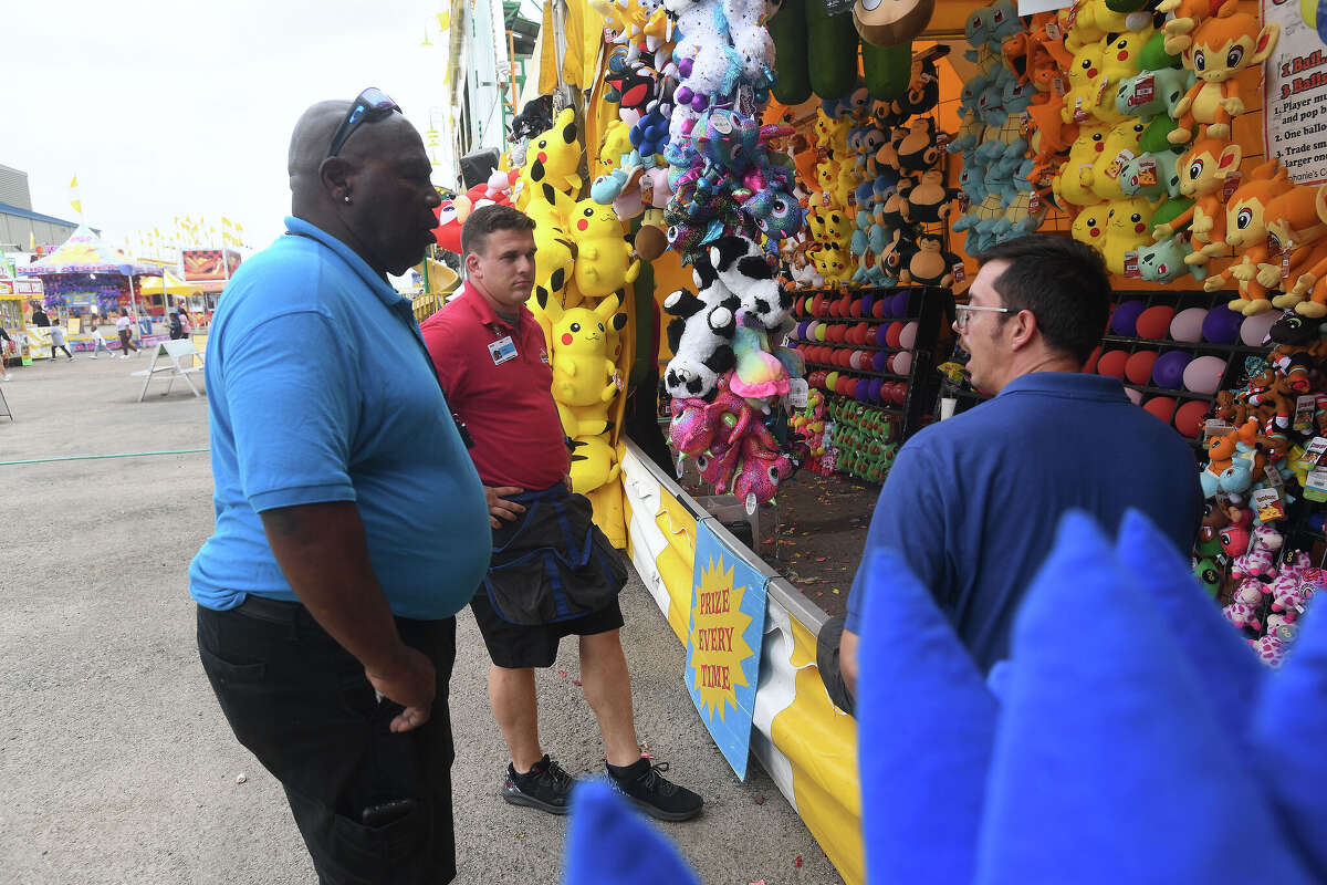 South Texas State Fair gamers really do give a prize every time