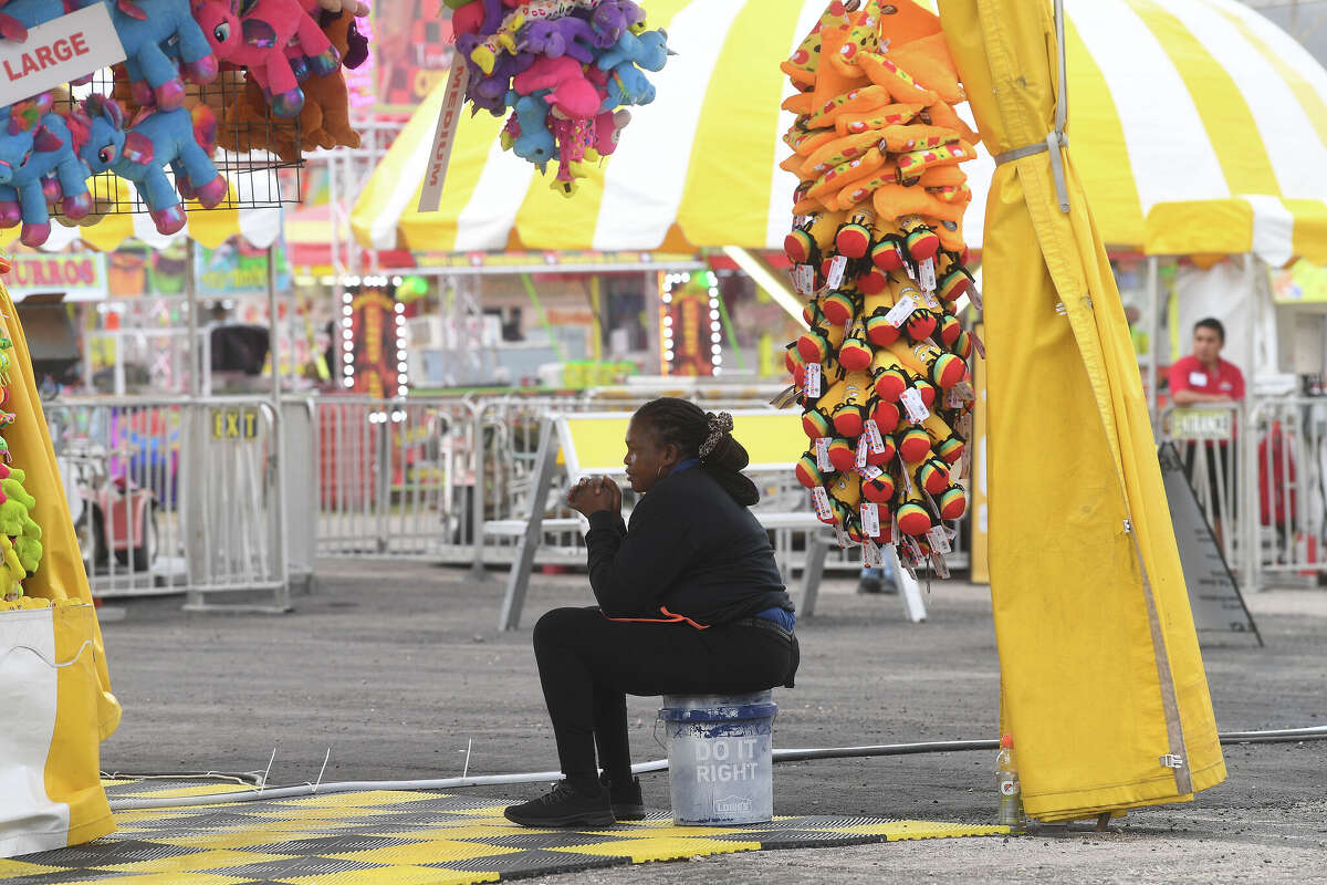South Texas State Fair gamers really do give a prize every time