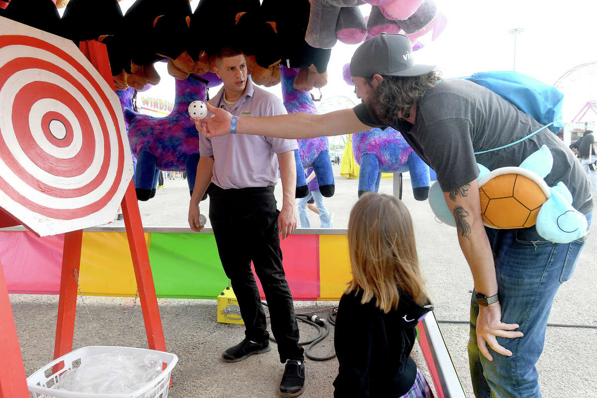 South Texas State Fair gamers really do give a prize every time