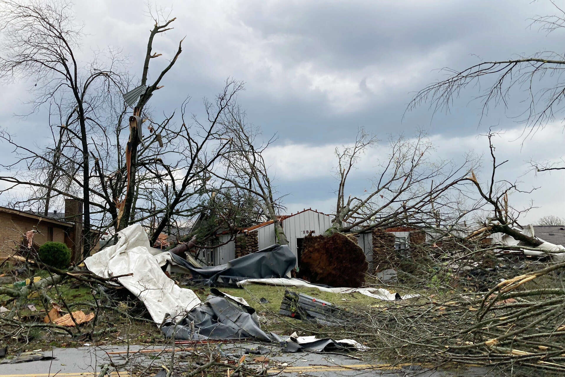 Several tornadoes seen in Jacksonville area, but damage appears minor