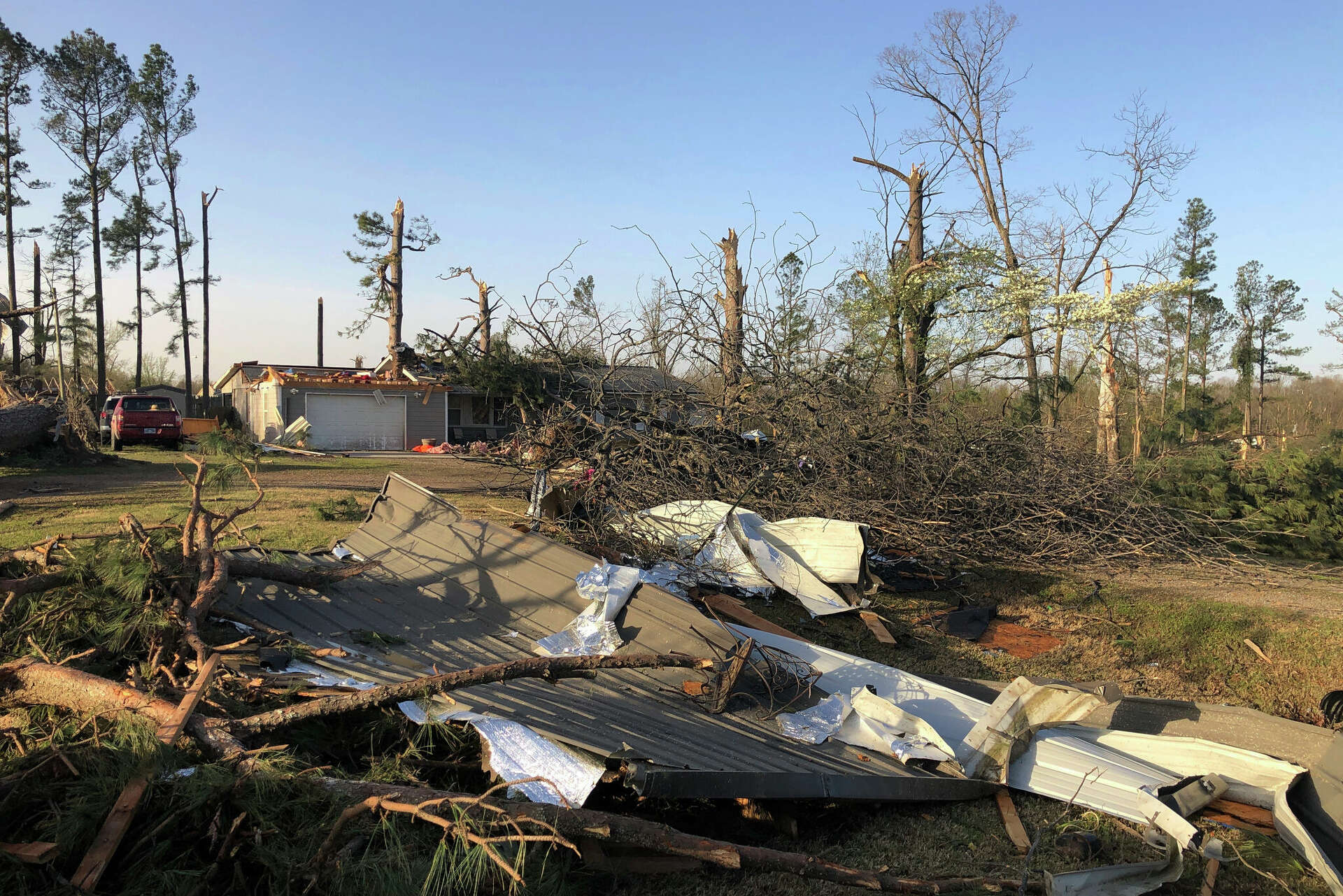 Several tornadoes seen in Jacksonville area, but damage appears minor