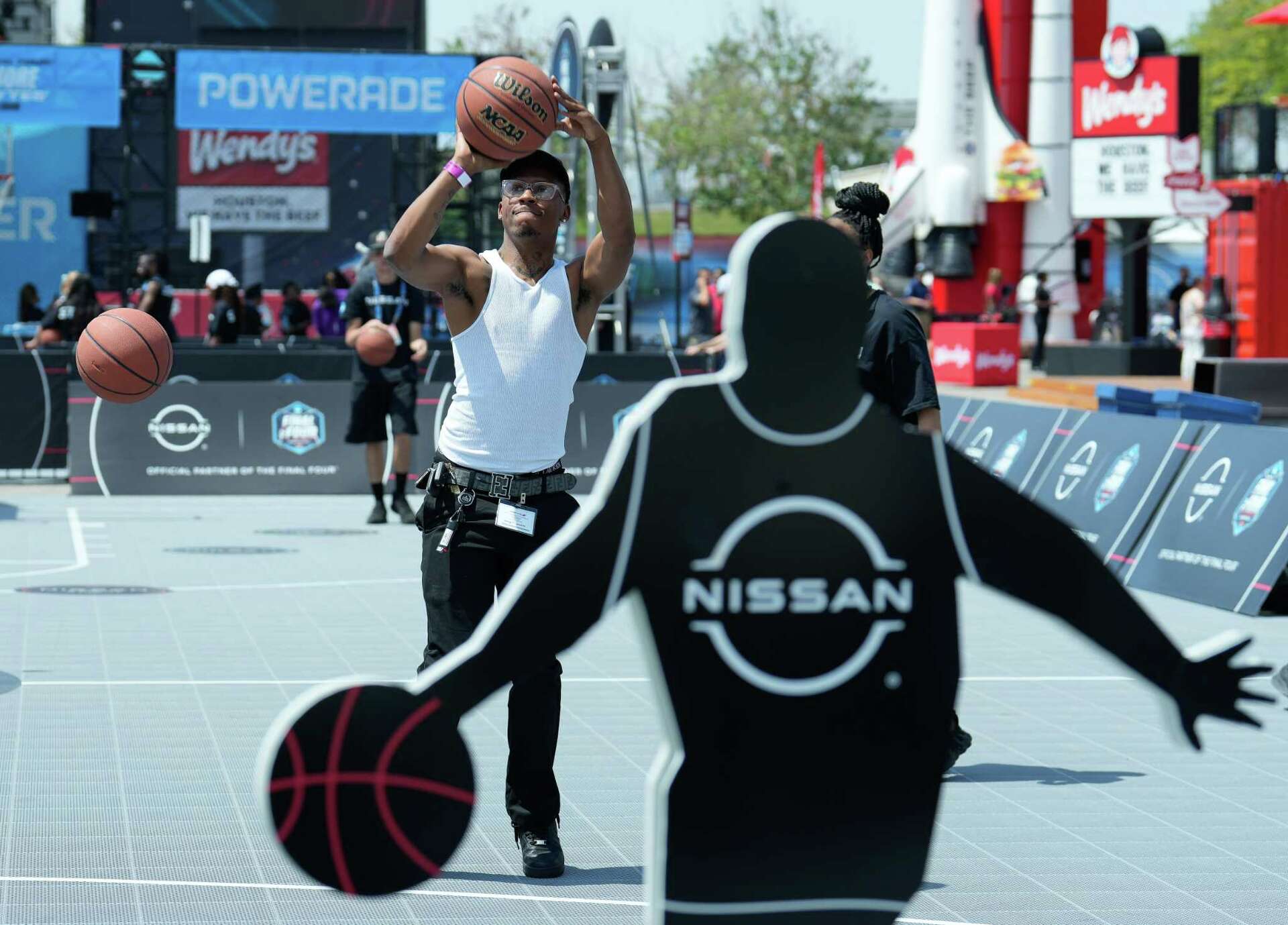 Fans gather for March Madness festivities ahead of Final Four games
