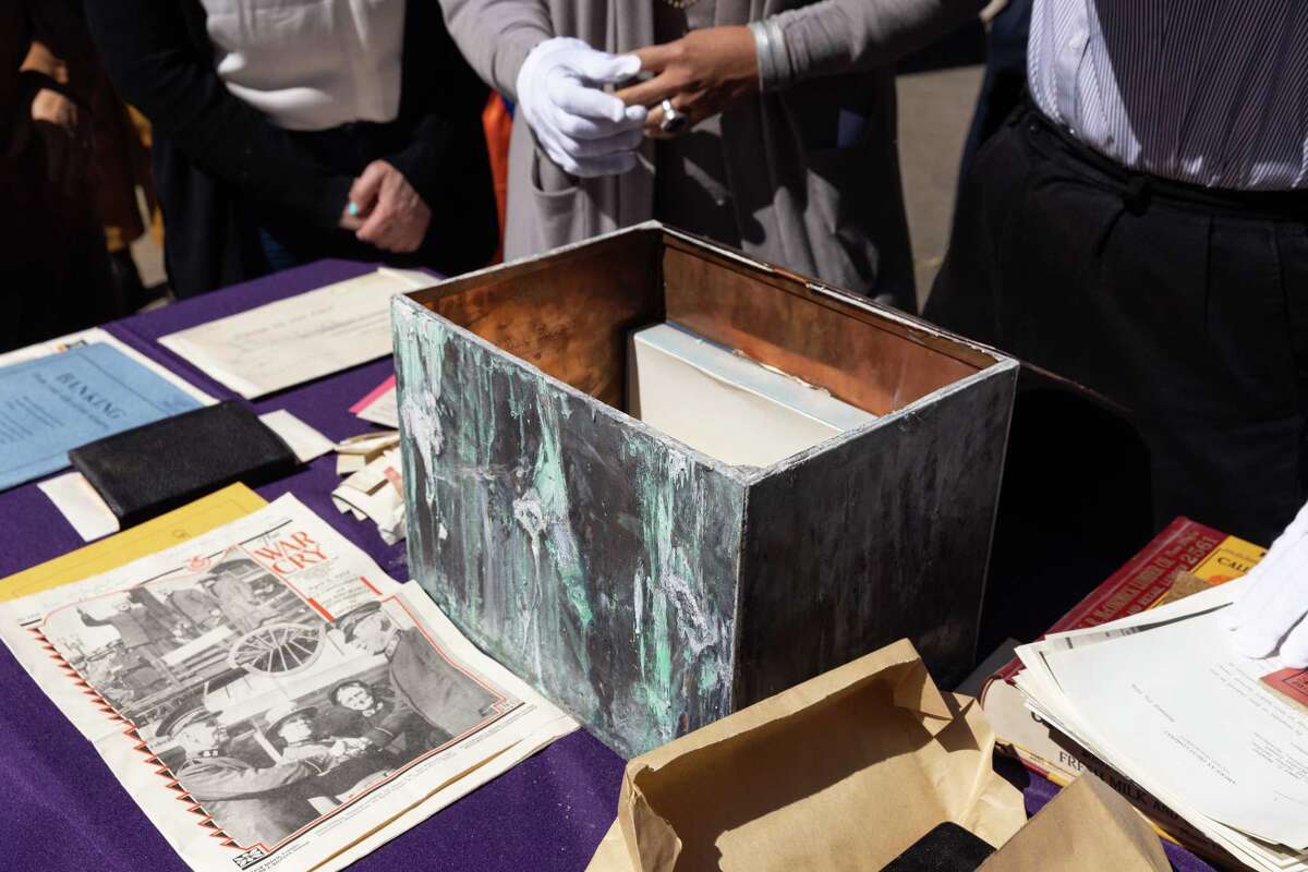 What was in 90-year-old time capsule at Mount Davidson?
