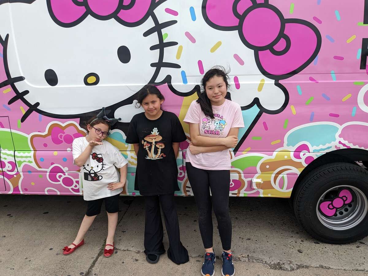 Hello Kitty Cafe Truck brings out hundreds of Laredoans