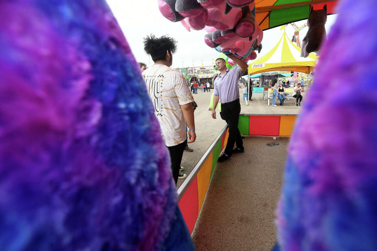 South Texas State Fair gamers really do give a prize every time