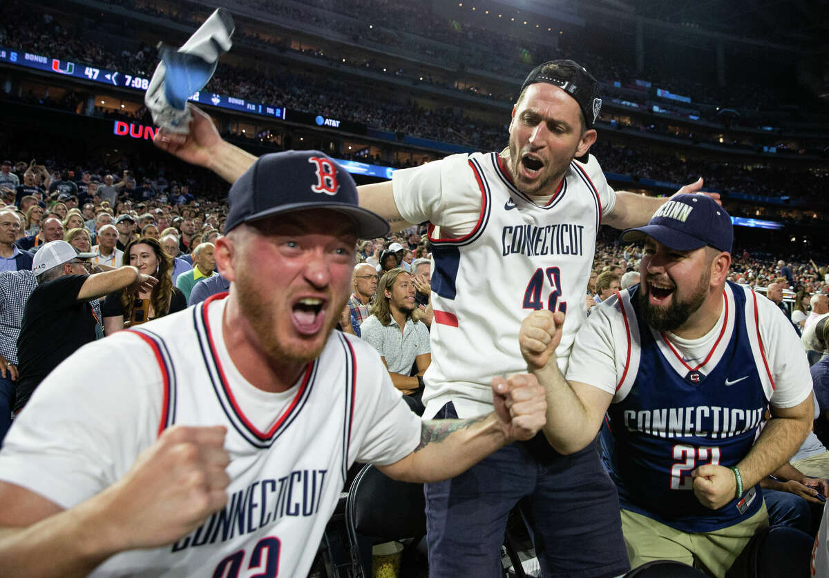 Dan Hurley emotional about this UConn team: 'I’ve cried a lot'