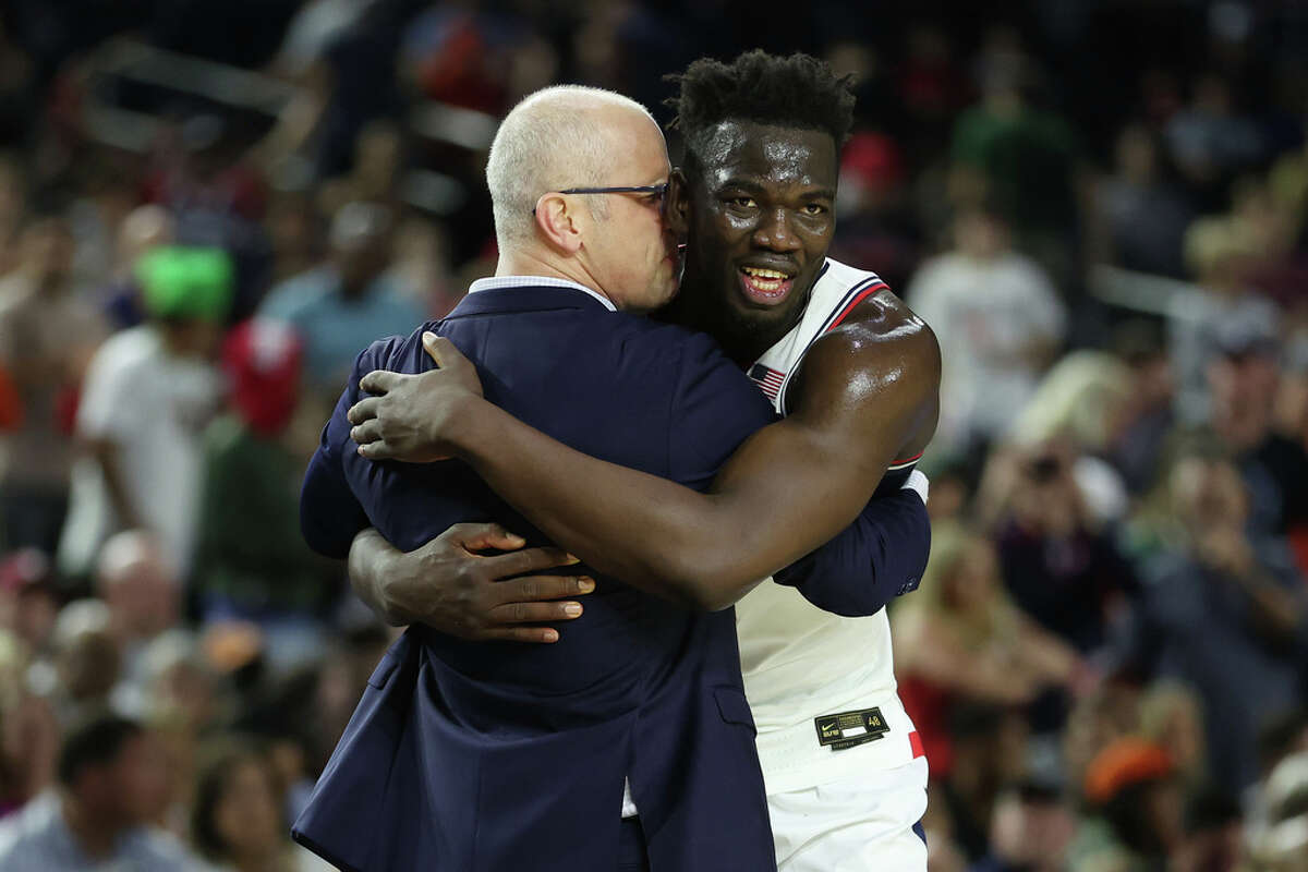 Dan Hurley emotional about this UConn team: 'I’ve cried a lot'