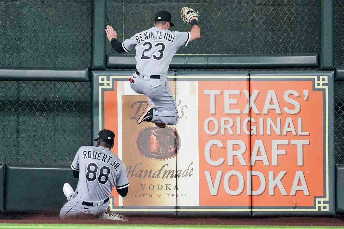 Astros' rally falls short in series-finale loss to White Sox
