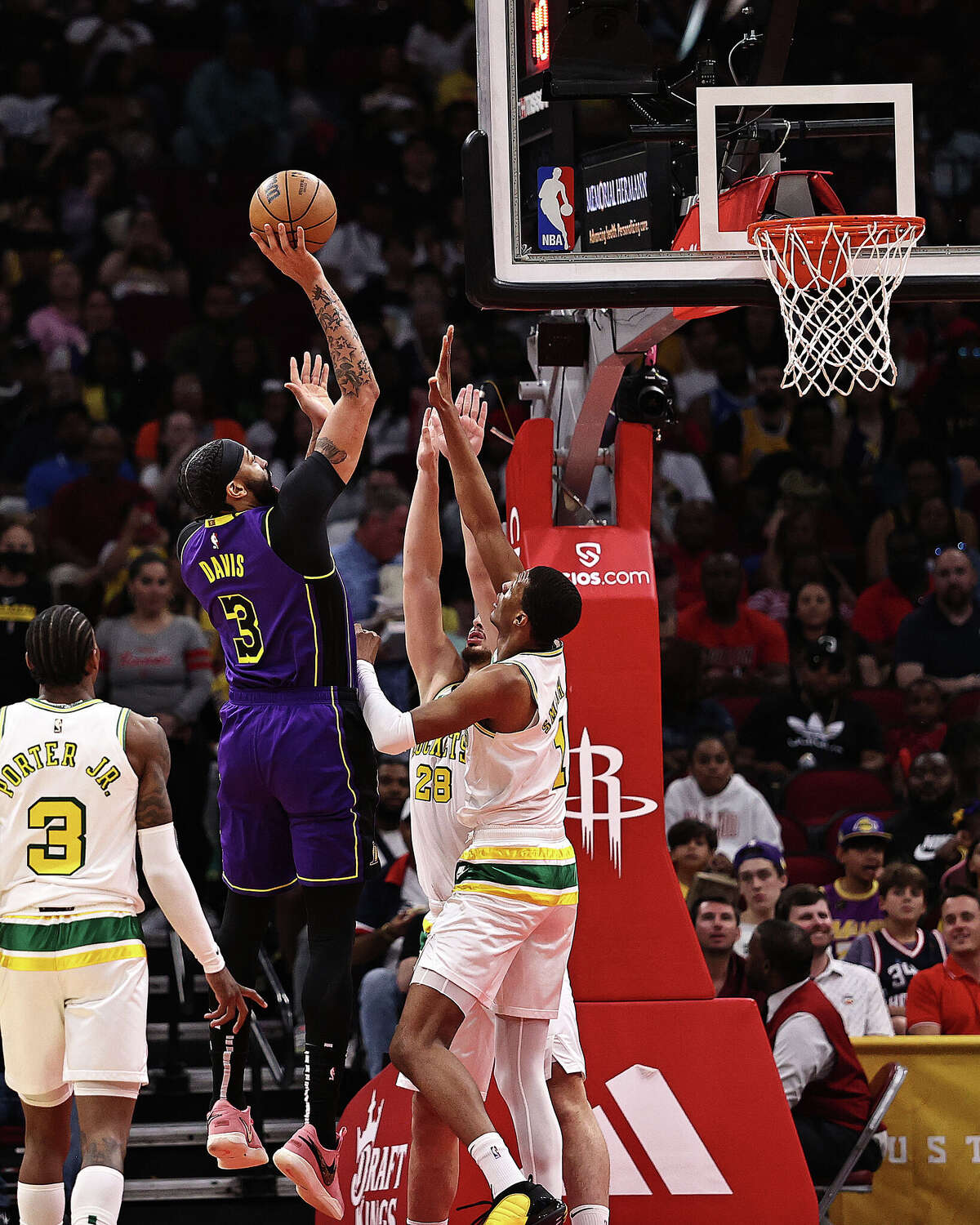 Houston Rockets blown out by LeBron James and LA Lakers