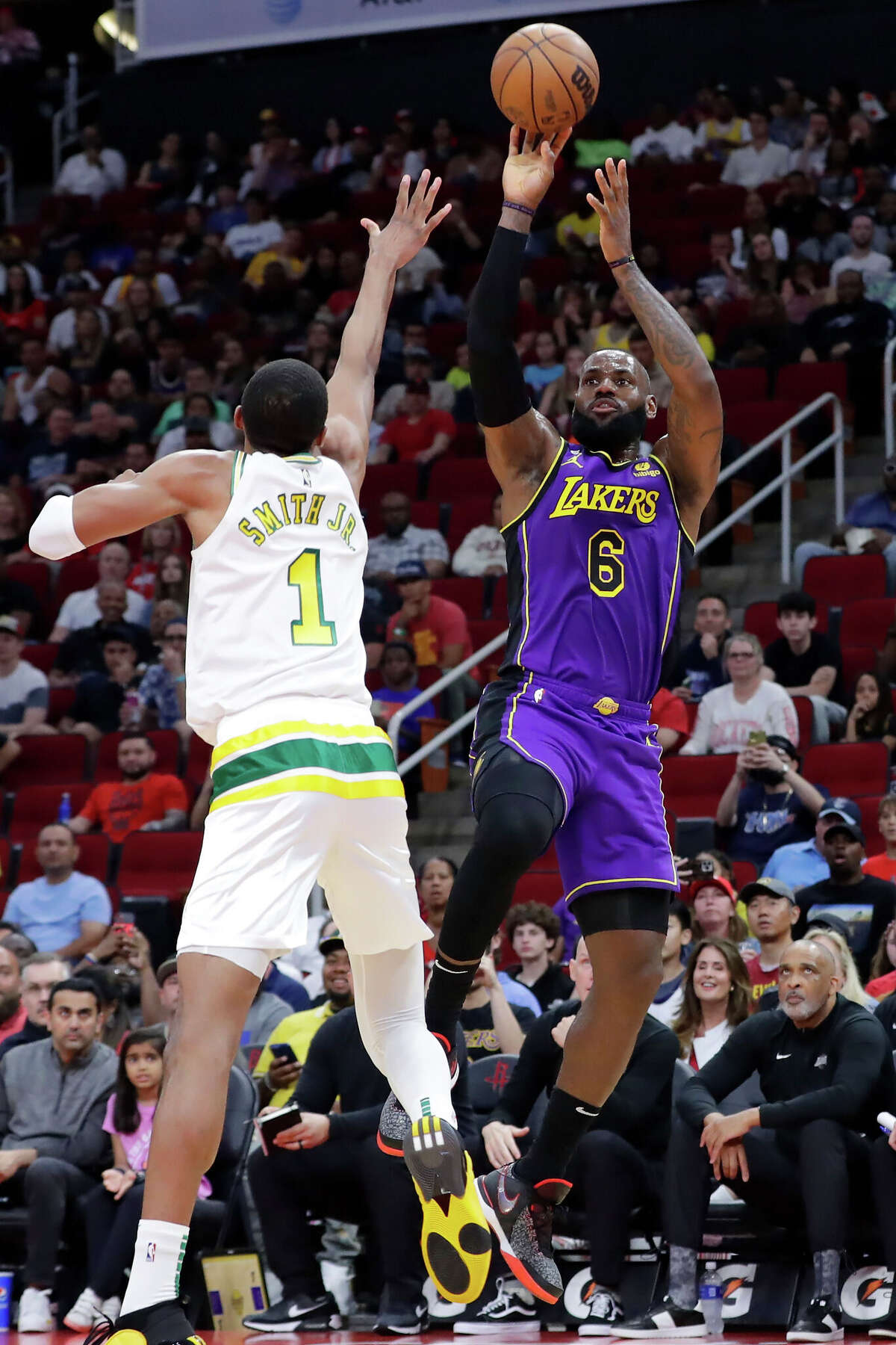 Houston Rockets blown out by LeBron James and LA Lakers
