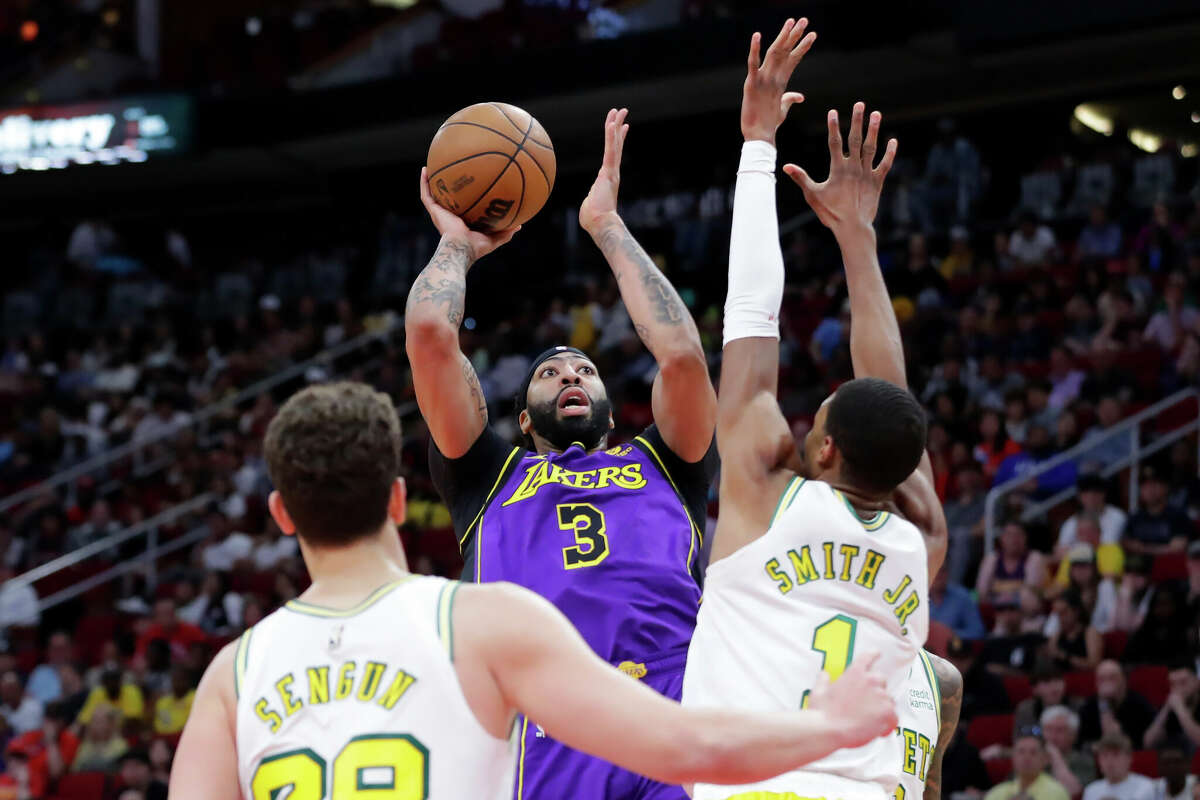 Houston Rockets blown out by LeBron James and LA Lakers