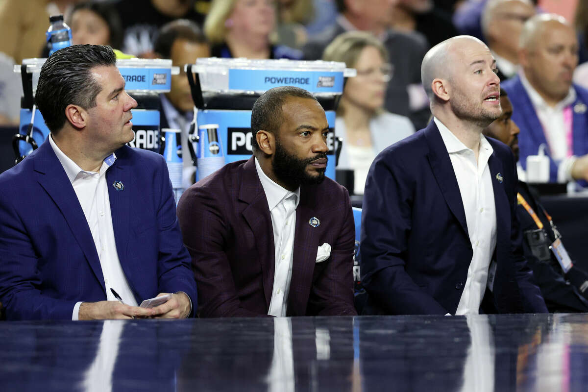 Recap: UConn wins championship, Sanogo Most Outstanding Player