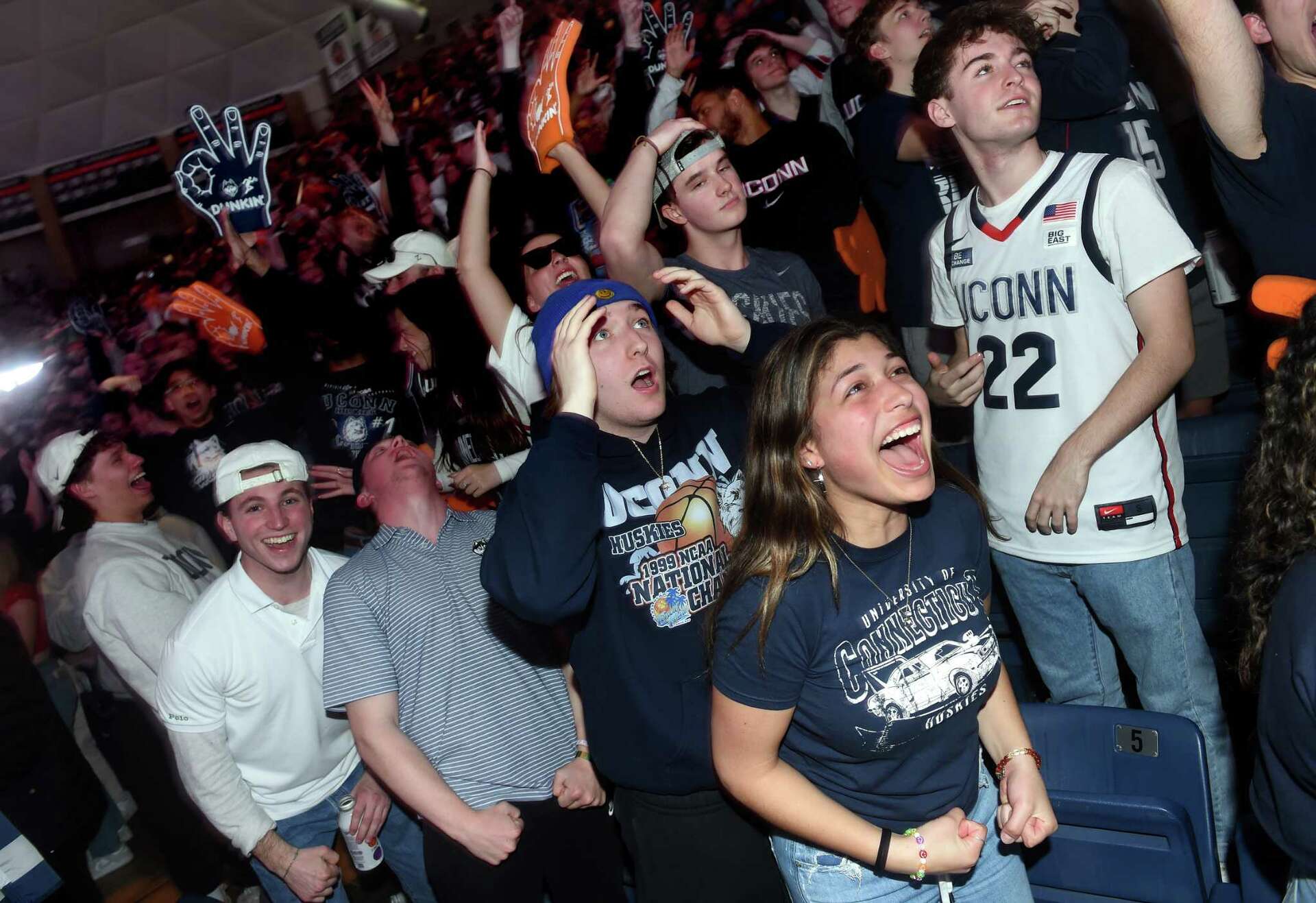 Gampel Pavilion hosts watch party for UConn's national championship