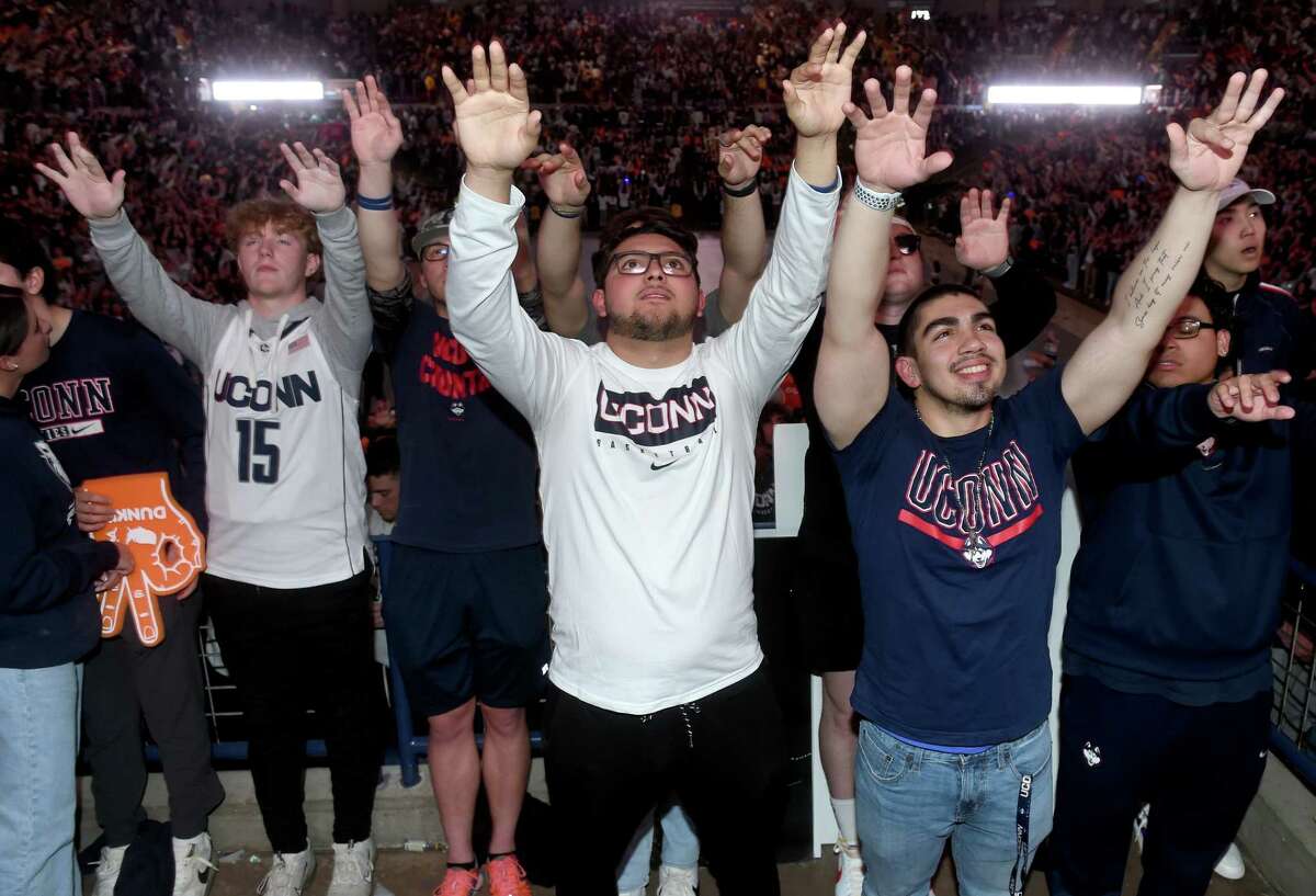Gampel Pavilion hosts watch party for UConn's national championship