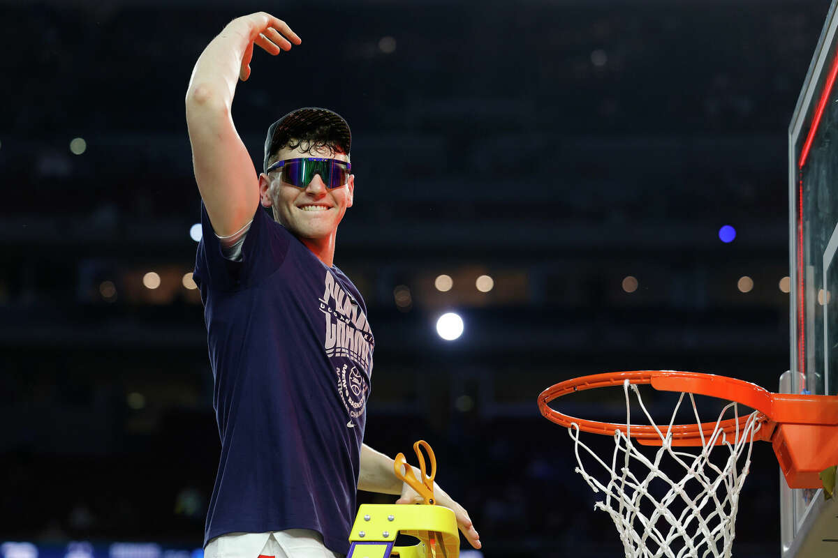 Donovan Clingan delivers on promise to help UConn men 'get No. 5'